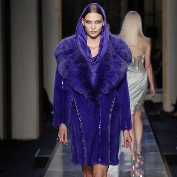 Atelier Versace Kicks Off Haute Couture Week in Iconic 80s Style ...