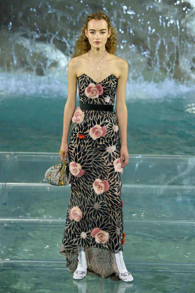 Fendi Roma 90 Years Anniversary Fashion Show at Fontana di Trevi | SENATUS