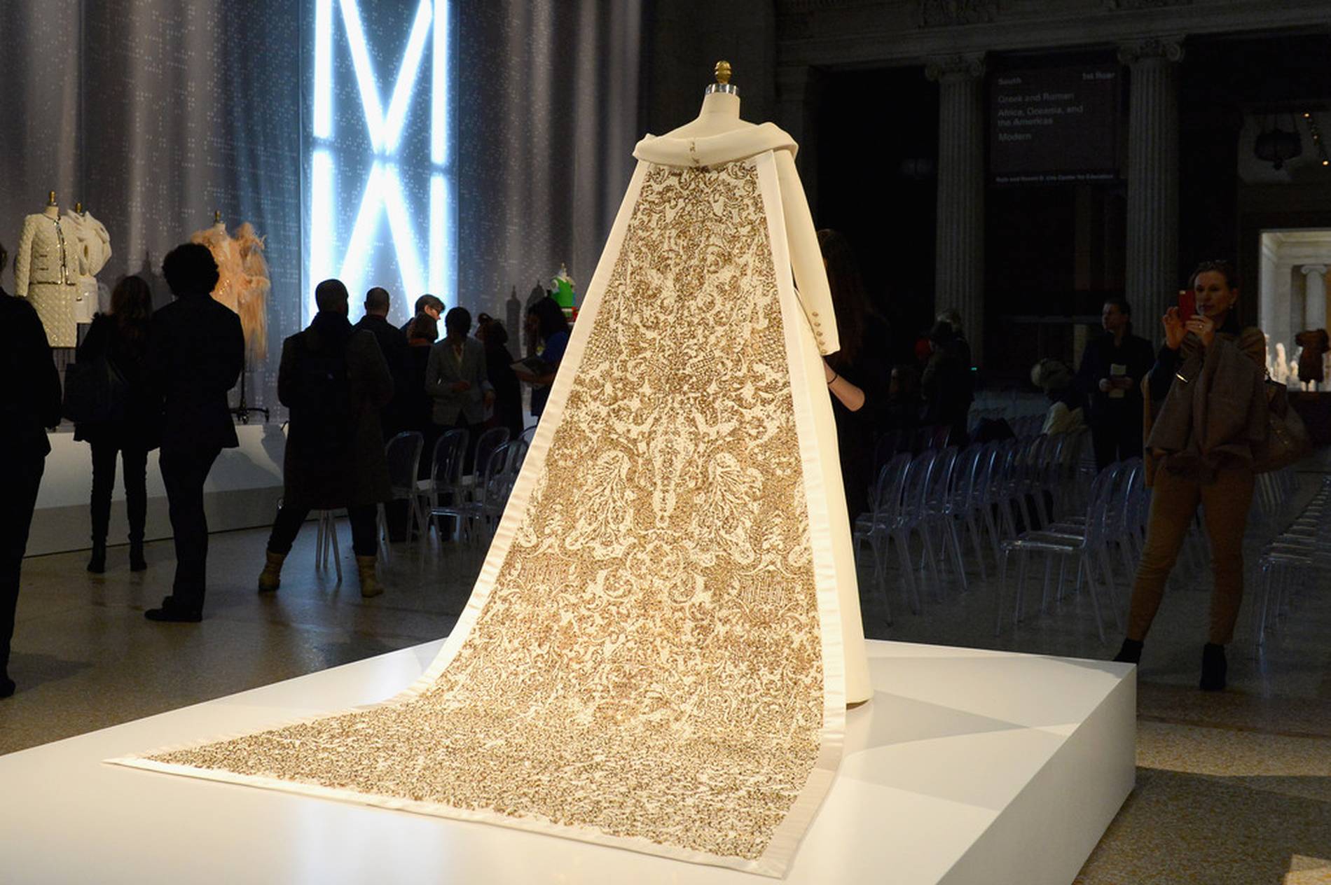 'Manus x Machina: Fashion in an Age of Technology' at the Costume ...