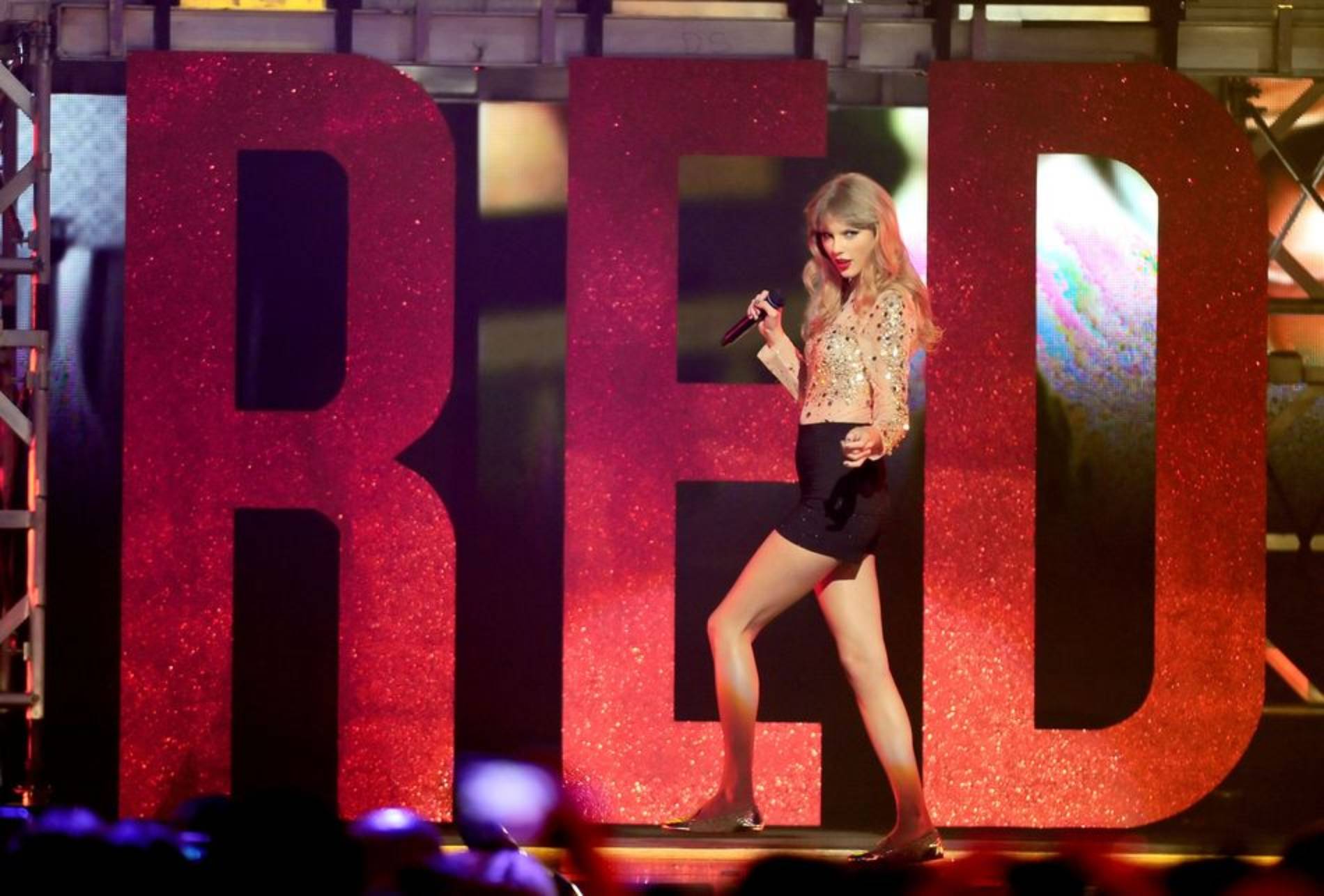Taylor Swift Brings THE RED TOUR to Asia | SENATUS