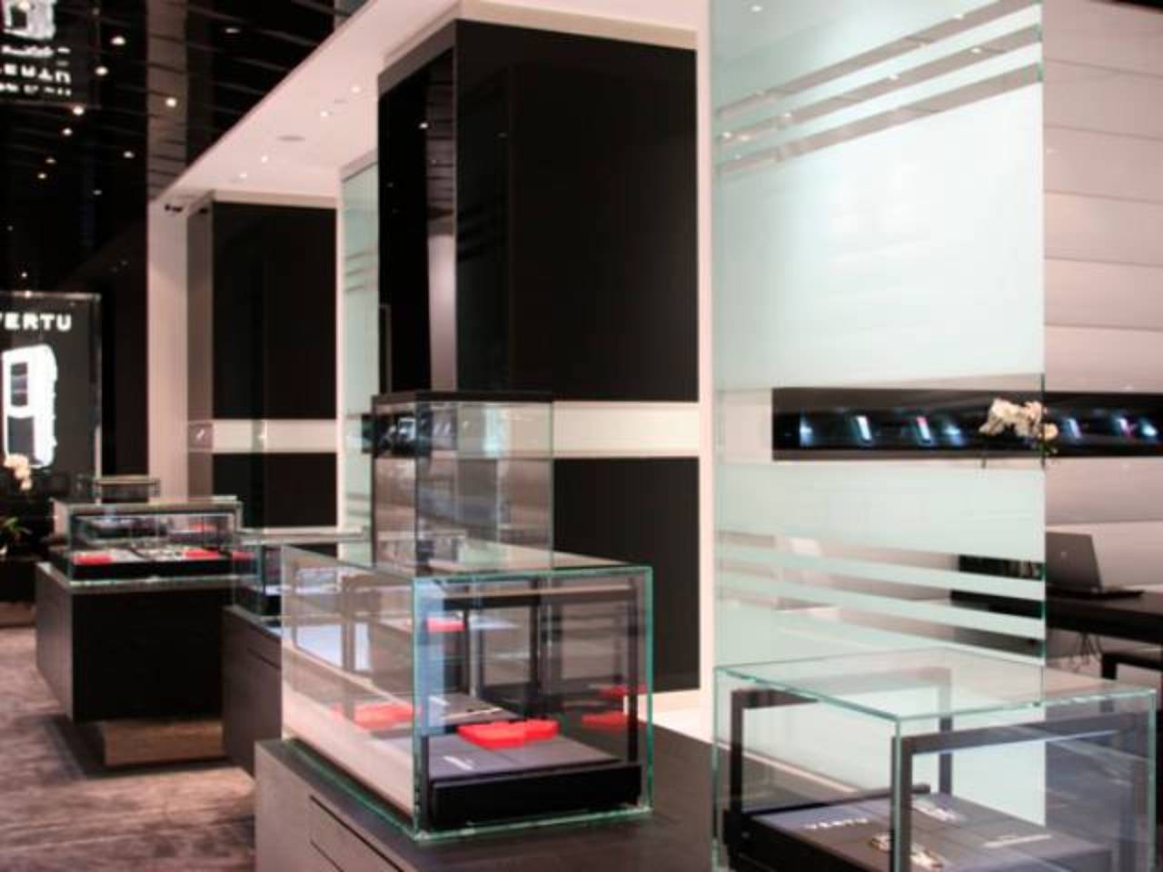 Vertu at the Mandarin Gallery Singapore | SENATUS