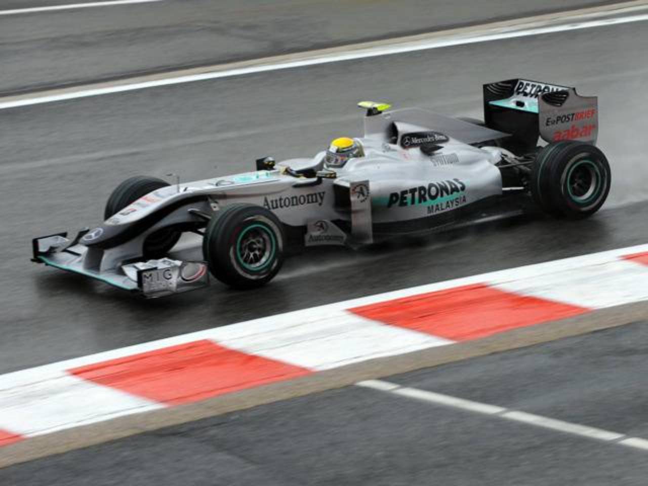 Mercedes GP F1 Team Reintroduces Rear Blown-Diffuser | SENATUS