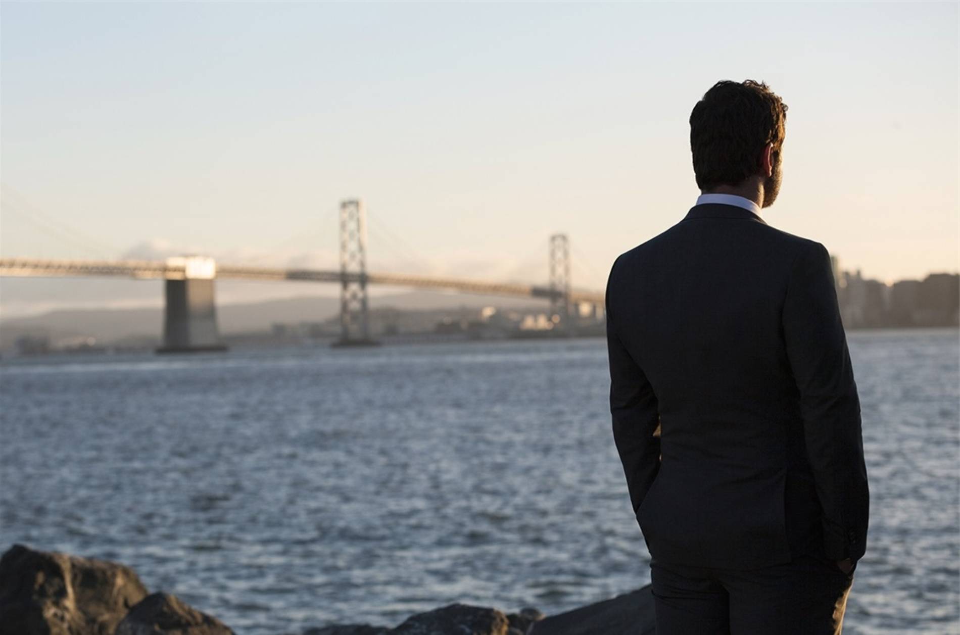 Gerard Butler Personifies the #MANOFTODAY for BOSS BOTTLED Fragrance ...
